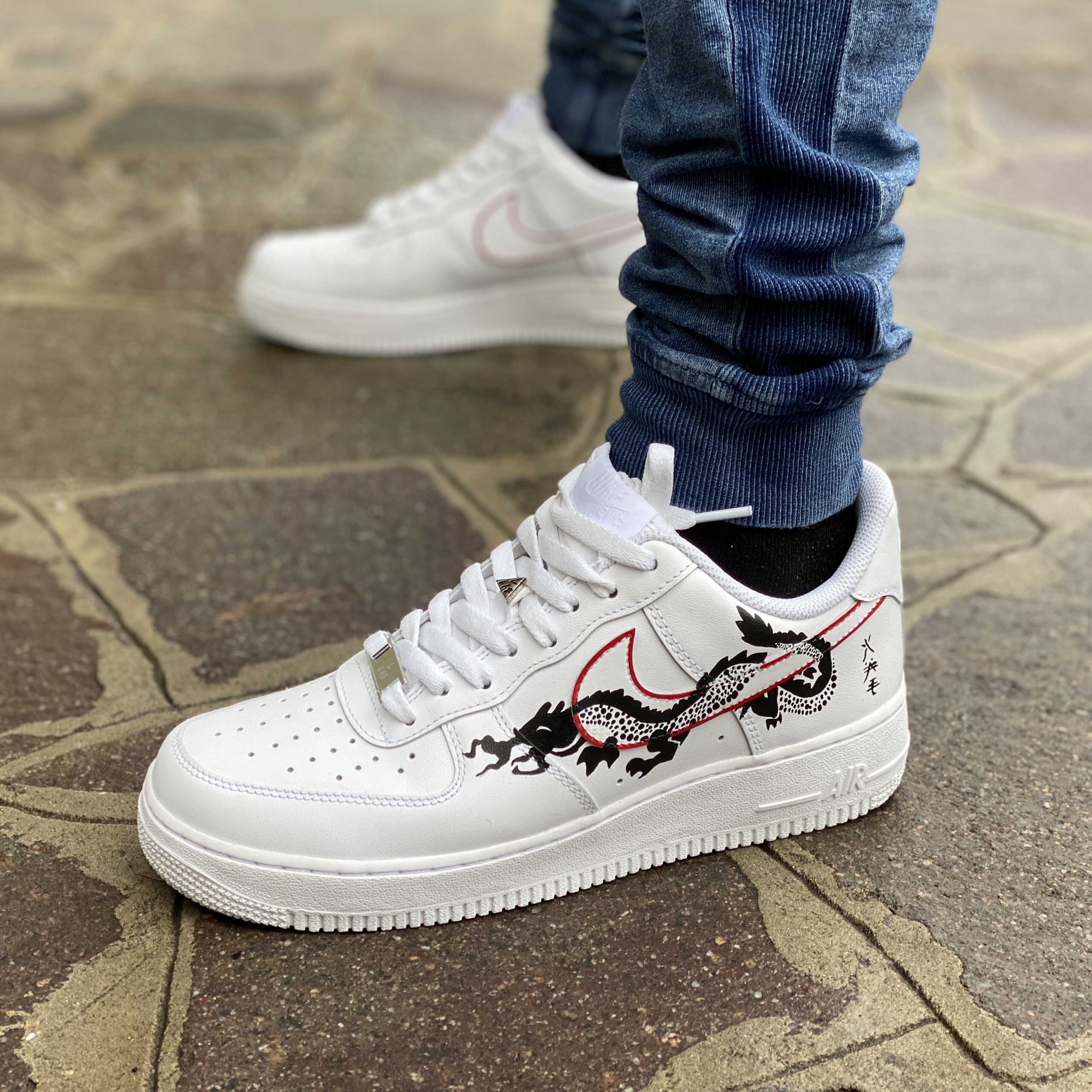 Nike Air Force One Custom Red e Black Dragon | LLab Scarpe Custom