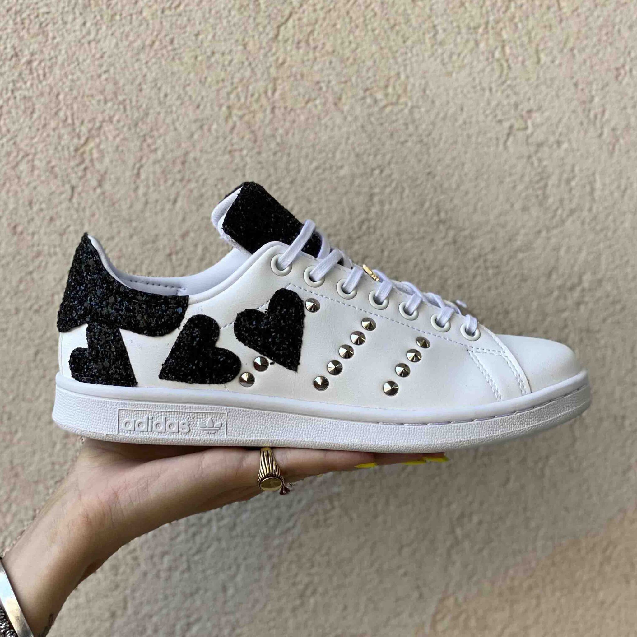 Adidas Stan Smith Custom Cuori e Borchie | LLab Scarpe Personalizzate