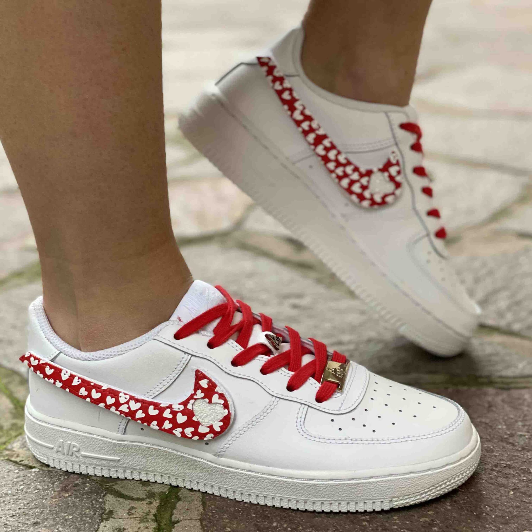 Nike Air Force 1 Custom Swoosh Intercambiabile Cuori Bianchi Dipinti ...